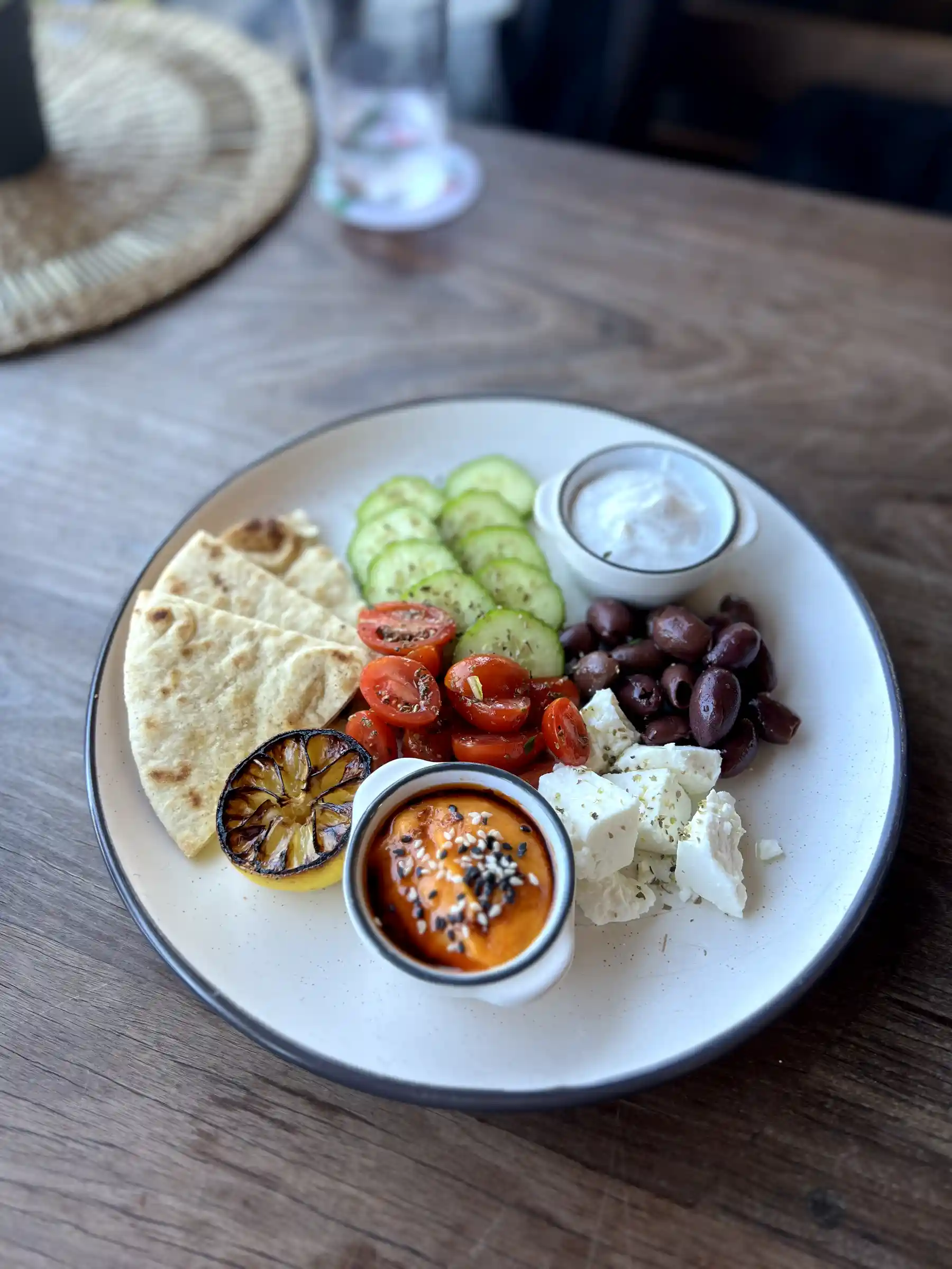 Hungry? Your favorite food delivered. Let's Eat!